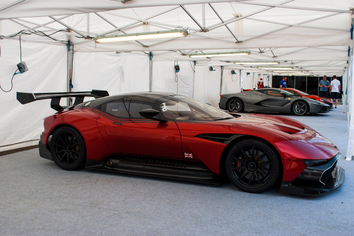 Coverage: The ultracars take Brands Hatch by storm – Starlike